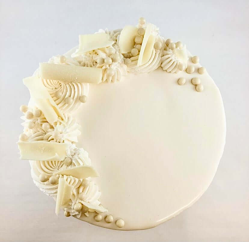 WHITE CHOCOLATE VANILLA CAKE